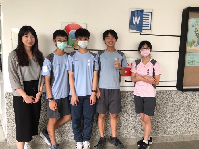 狂賀!!本校榮獲新竹縣自然科學通競賽國中甲組團體第一名，恭喜獲獎同學更感謝老師的辛勤指導! 全校師生為你們喝采