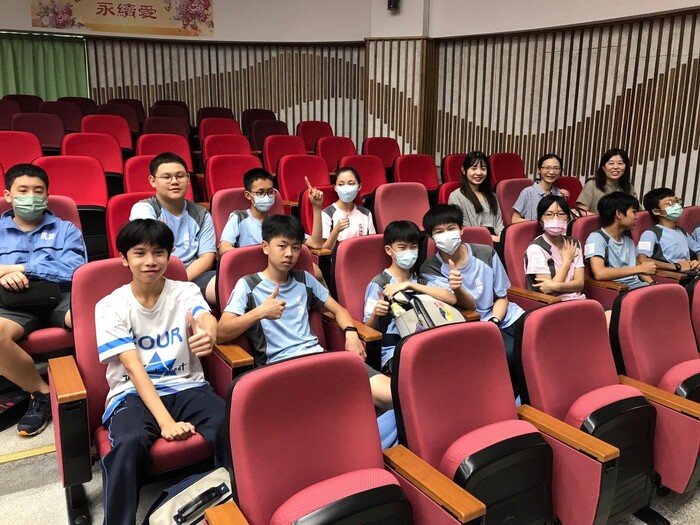 狂賀!!本校榮獲新竹縣自然科學通競賽國中甲組團體第一名，恭喜獲獎同學更感謝老師的辛勤指導! 全校師生為你們喝采